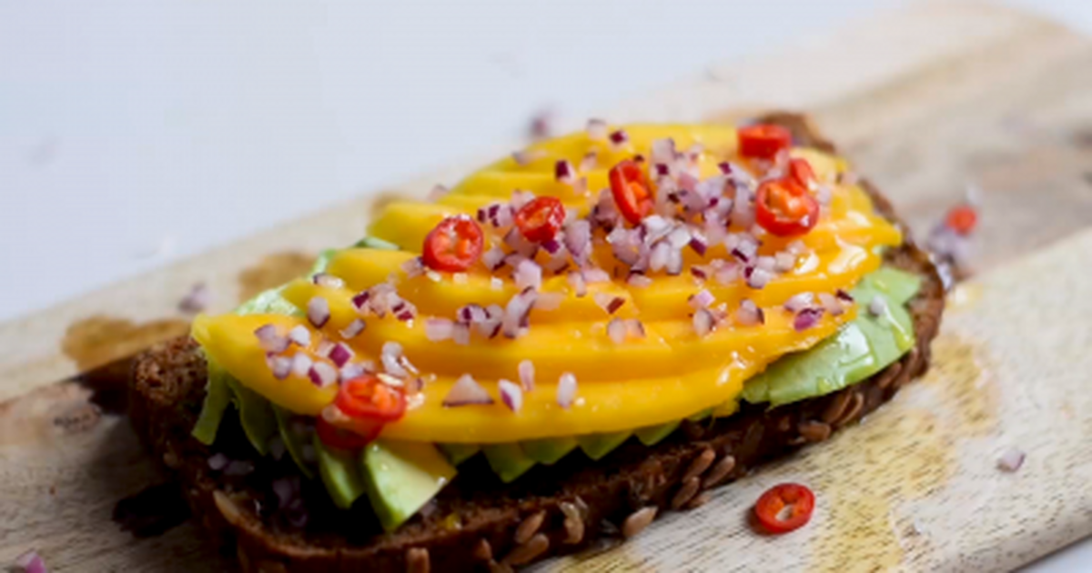Avocado Mango Toast :: Latin Food Recipes and Lifestyle - Cocina