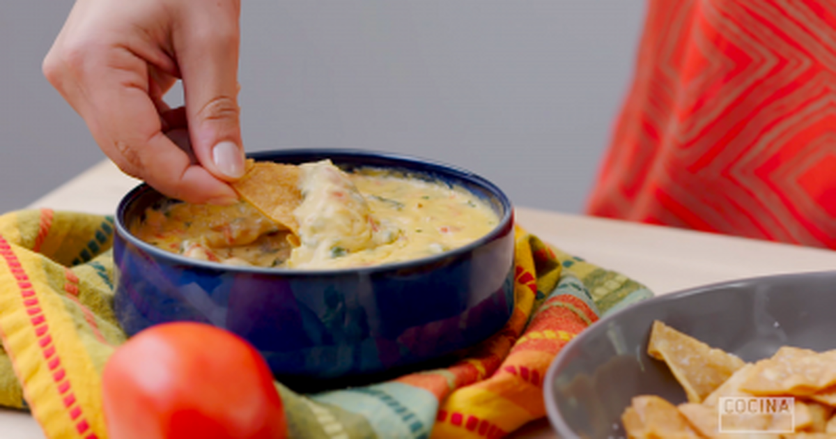 Melted Queso Dip :: Latin Food Recipes and Lifestyle - Cocina